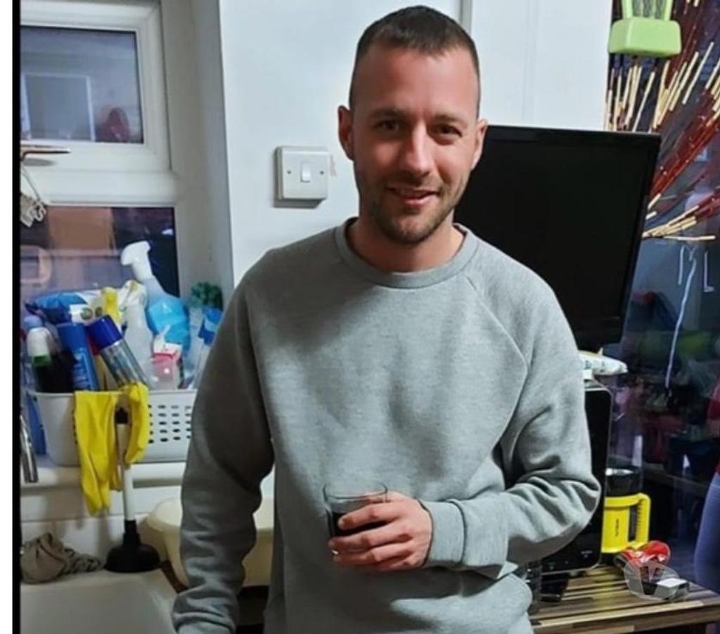 34 year old guy in Manchester Denton - M34 - 328017323 | Vivastreet